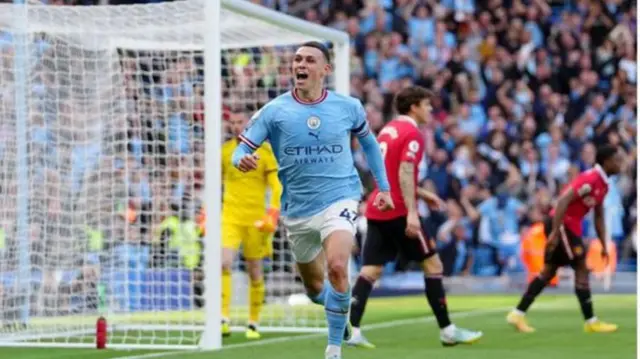 Foden zai ci gaba da zama a Etihad zuwa 2027 - BBC News Hausa