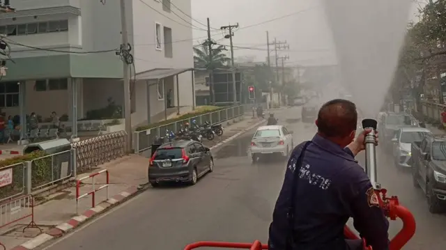 เชียงรายวิกฤต ฝุ่น PM2.5 เกินค่ามาตรฐาน 15 เท่า - BBC News ไทย