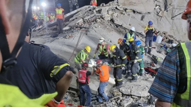 George building collapse: 7 die, 16 in critical condition, 44 still dey miss for di South Africa ...