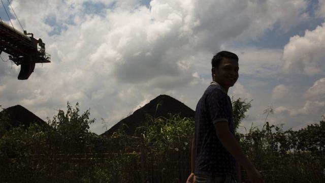 'Merugikan negara', ribuan izin tambang di Indonesia akan diblokir - BBC News Indonesia