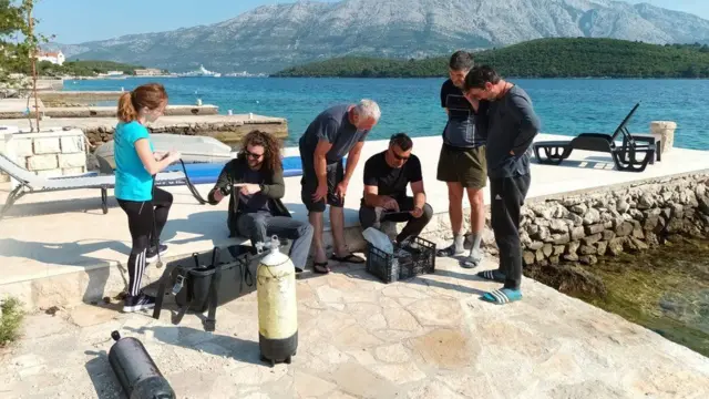 جاده ۷ هزار ساله ساخته شده توسط انسان‌های اولیه در ته دریا کشف شد - BBC ...