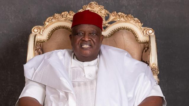 Eduola Emmanuel Iwuanyanwu n'iyi ọrụ dịka onyeisi ọhụrụ nke Ohaneze ...