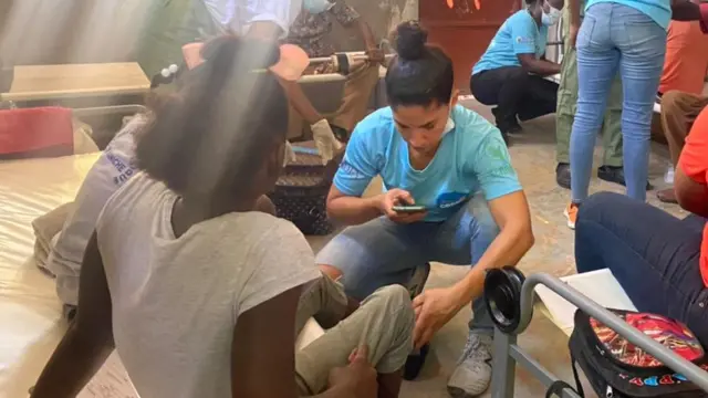 "Te pegan, te quiebran los brazos, a las mujeres las violan": cómo vive una chilena dentro de ...