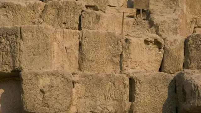 Kwa nini piramidi za Misri zilijengwa? - BBC News Swahili