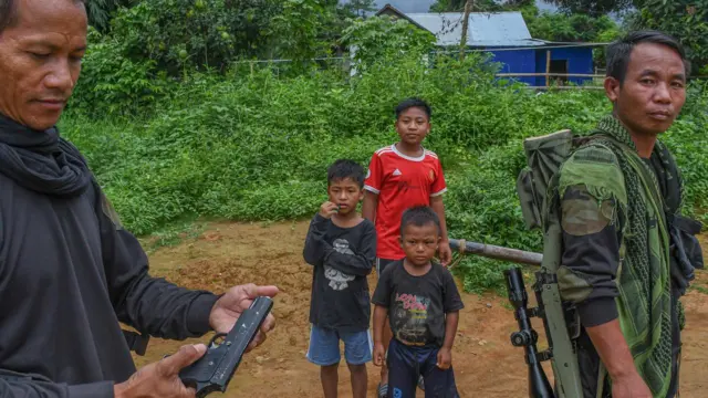 Ìlú rèé tó wà láàárín ìkọlù tó ń wáyé ní India àti Myanmar - BBC News ...
