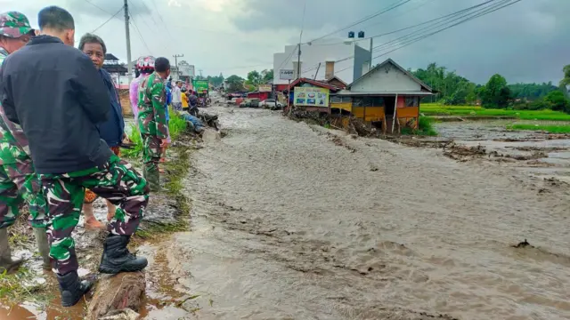 Banjir lahar dingin melanda Sumbar usai erupsi Gunung Marapi - 'Tak bisa dihindari' - BBC News ...