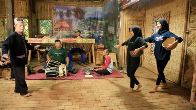 Peristiwa G30S: Lirik lagu Genjer-Genjer, arti dan kisah di baliknya ...