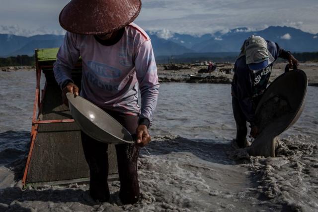 Konflik agraria: Sengketa tambang emas Pohuwato yang berujung pembakaran kantor bupati - ‘Puncak ...