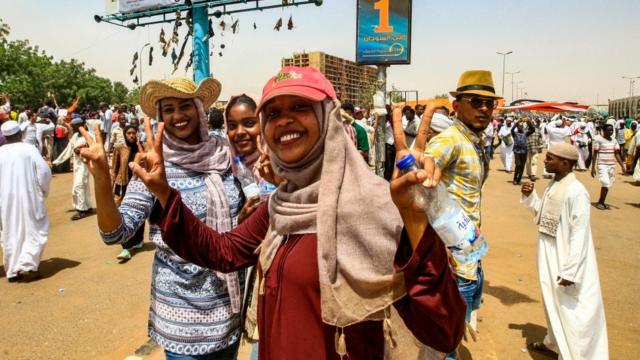 Apa yang terjadi di Sudan: Perang bintang paramiliter dan militer yang ...