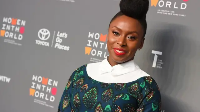 عام 2020 حمل مأساة وجائزة رفيعة لصاحبة "نصف شمس صفراء" - BBC News عربي