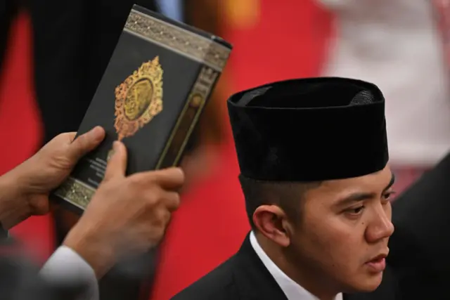 Kabinet Merah Putih: Mayor Teddy jadi Sekretaris Kabinet dianggap langgar UU TNI – ‘Noda awal ...