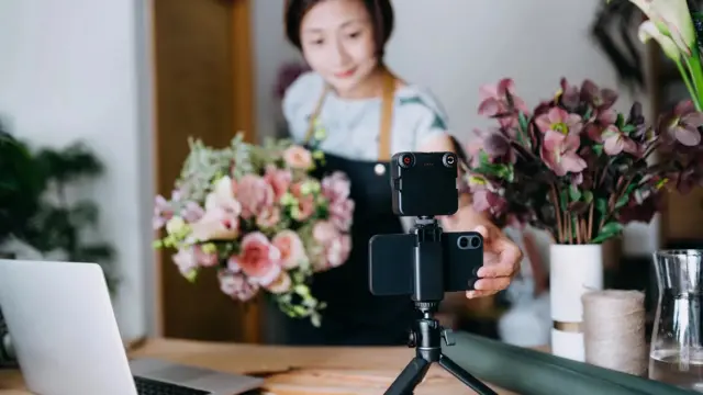 직장인 일상: 직장에서 벌어지는 일을 SNS에 올리는 사람들 - BBC News 코리아