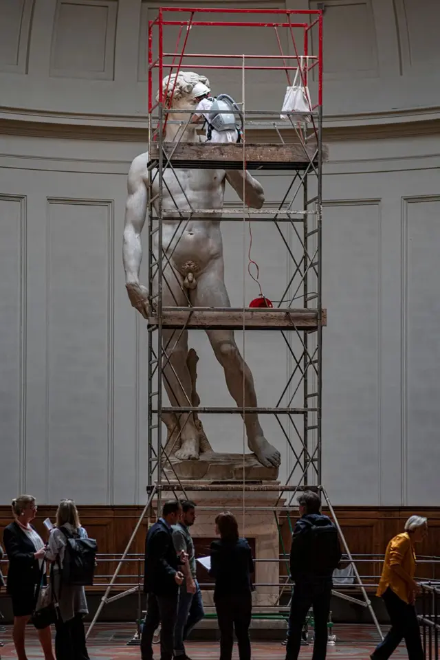 Davut'u temizlemek: 5 metrelik başyapıta 5 saatte hassas dokunuşlar ...