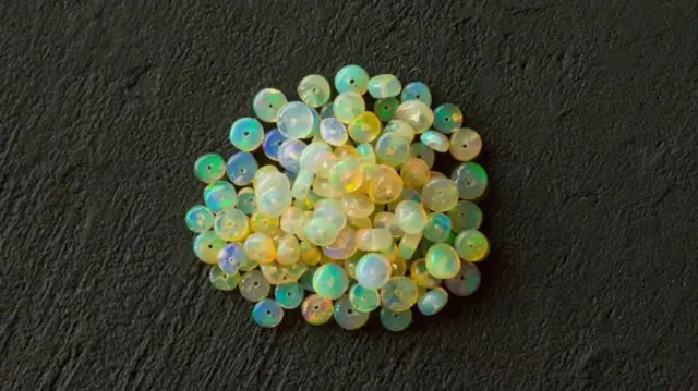 Walloo Kibbaatti namoonni albuuda osoo baasanii lafti irratti jige ...