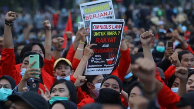 UU Cipta Kerja: Demo warnai setahun periode kedua Jokowi, bagaimana nasib demokrasi Indonesia ...
