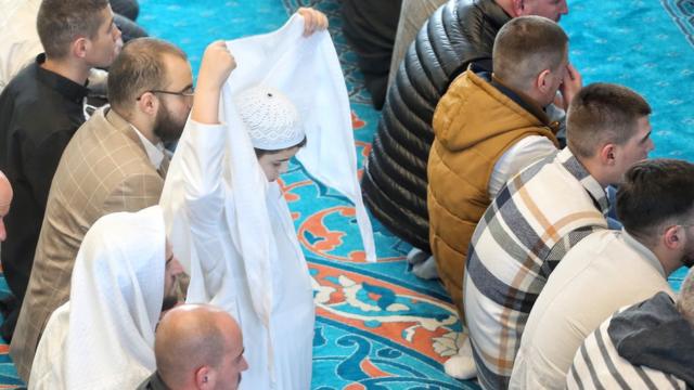 Islam: Muslimani u Srbiji obeležili ramazanski Bajram, „praznik ...