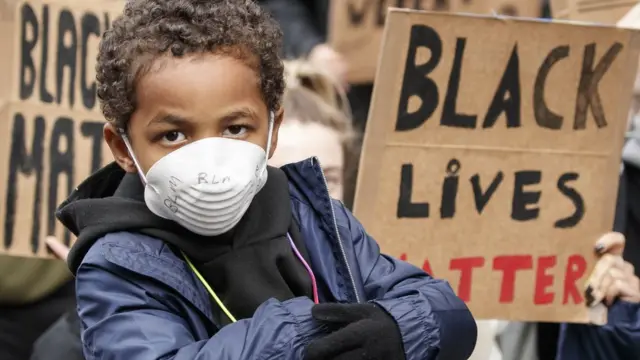 Black Lives Matter: Bagaimana para orang tua mengajarkan tentang ...