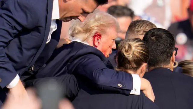 An bude wa Trump wuta a wajen yakin neman zabe - BBC News Hausa