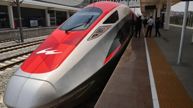 Kereta cepat Jakarta-Bandung 'Whoosh' diperkirakan balik modal dalam 40 ...
