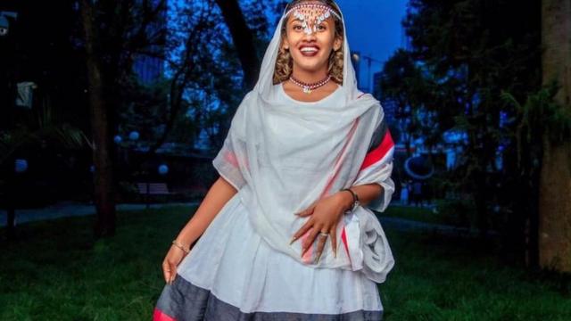 Aadaa Oromoo: 'Duudhaa uffata aadaa fi faashinii ammayyaa walsimsiisuun ...