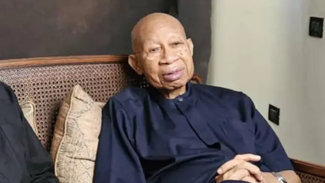 Pascal Dozie: Ọchụnta ego hibere ụlọakụ Diamond Bank alaala mmụọ - BBC ...