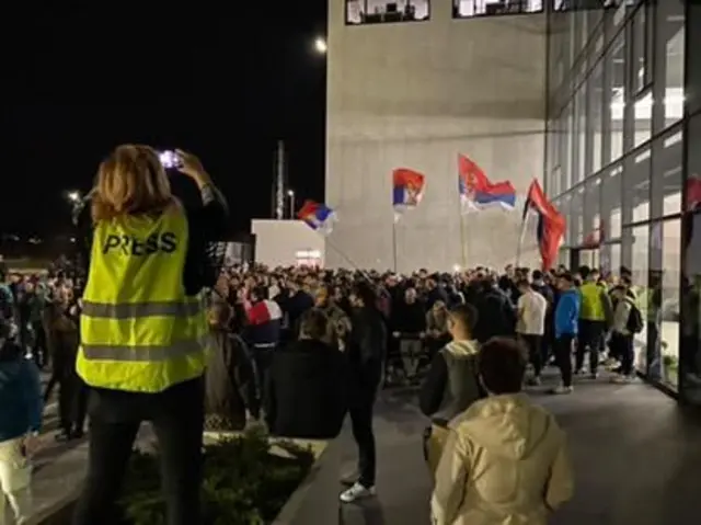 'Hoćemo da nas RTS čuje': Studentska blokada Javnog servisa, policajcu ...