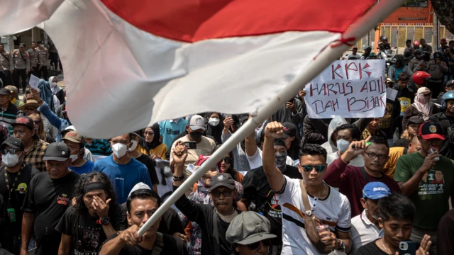 Demo Pati: Bupati Sudewo diperiksa KPK warga serukan agar dirinya tangkap, 'Kami ingin punya ...