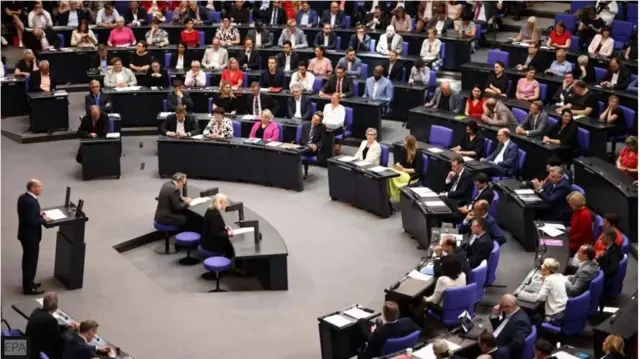 Jarmaniin baqattoota ogummaa qaban hawwachuuf seera raggaasiifte - BBC ...