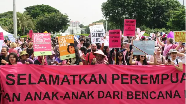 Pawai Perempuan serukan ‘hapus kekerasan dan diskriminasi’ di Indonesia - BBC News Indonesia