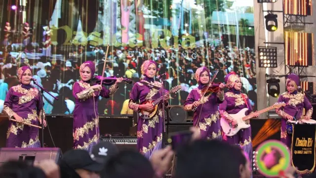 Nasida Ria membawa kasidah ke era streaming: 'Dulu jualan pakai kaset ...