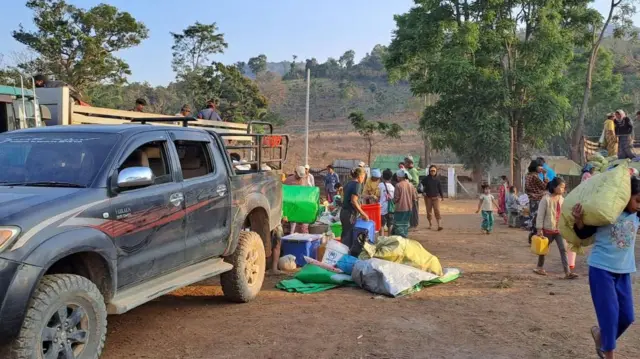 ဧပြီလ ၂ရက် ထိပ်တန်းသတင်းများ ခွါဖိုရွာကို ဗုံးကြဲချိန် အပူလောင်ဒဏ