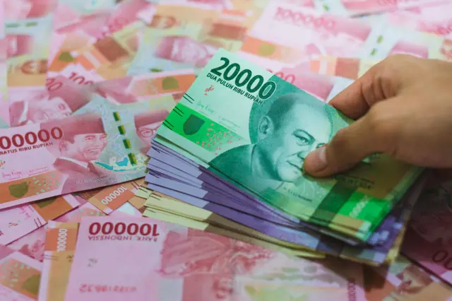 APBN: Warisan utang pemerintahan Jokowi untuk pemerintahan Prabowo, ekonom peringatkan 'Kita ...