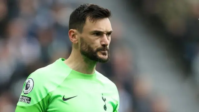 Tottenham za ta sayar da Lloris ga Roma - BBC News Hausa