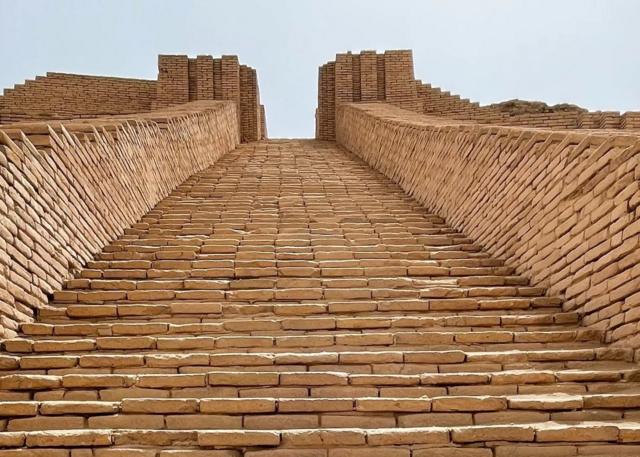 Archéologie - Ziggourat d'Ur : la réponse de l'Irak aux pyramides - BBC ...