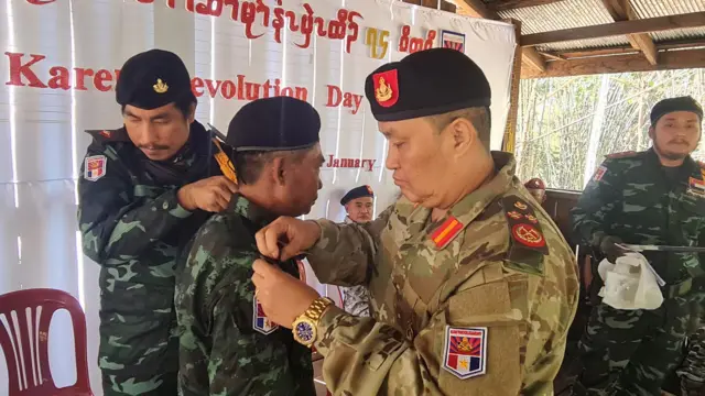 KNU တပ်မဟာ ၄ နယ်မြေထဲ ဘာတွေ ဖြစ်နေတာလဲ - BBC News မြန်မာ