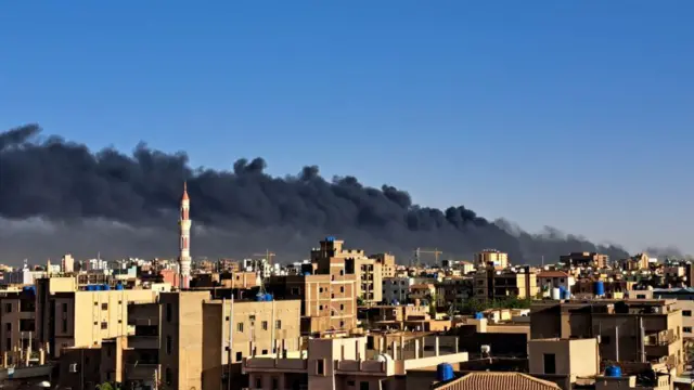 Sudan'da çatışmalar sürerken siviller başkent Hartum'u terk etmeye ...