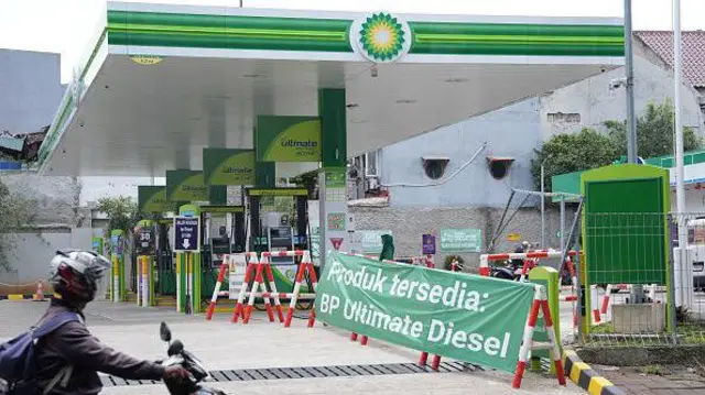 Stok BBM di SPBU swasta nyaris nihil, apa dampak dugaan monopoli terhadap konsumen? - BBC News ...