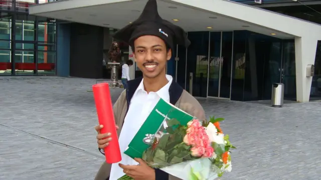 ብሩህተስፋ ኢብራሒም፡ መምህሮቹ መታሰቢያ ለማቆም የሚጥሩለት ብዙ ያልተነገረለት ተመራማሪ - BBC News አማርኛ