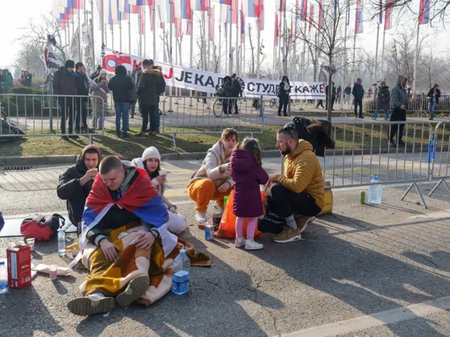 Završena studentska blokada mosta u Novom Sadu, Vučić kritikuje 'vašarsku atmosferu' - BBC News ...