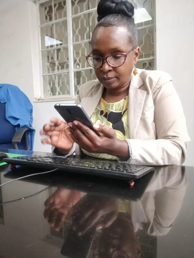 Waridi wa BBC: Jinsi kukojoa kitandani kunavyompa hofu mwanamke huyu ...