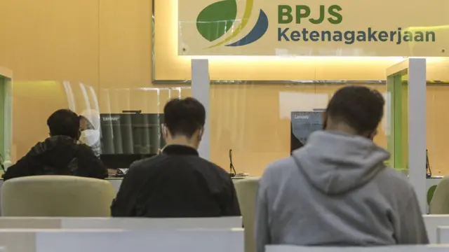 Jaminan Hari Tua BPJS Ketenagakerjaan baru bisa diambil utuh di usia 56 tahun, pemerintah ...