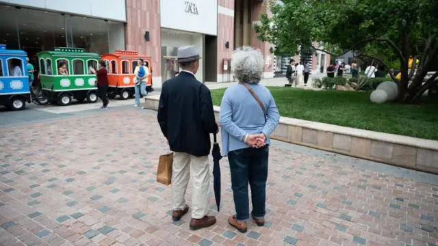 Pasangan lansia di Bogor meninggal berhari-hari di dalam rumah - Menempatkan lansia di panti ...
