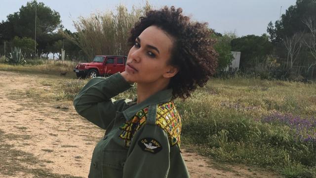 패션: 패션 출판사 '컨데나스트'가 18세 이상의 모델만 고용하겠다고 선언했다 - BBC News 코리아