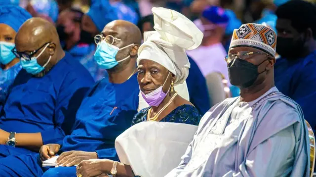 Ernest Shonekan: Jonathan, Osinbajo, odas attend burial of former ...