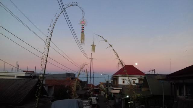 Upacara Unan-unan dan kisah toleransi suku Tengger di kaki Gunung Bromo ...