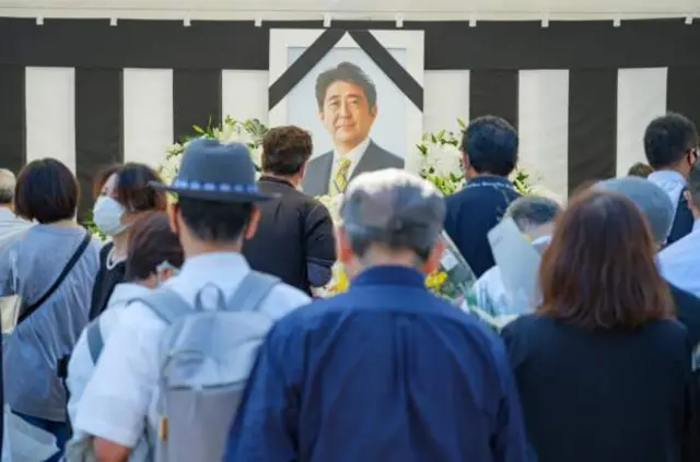 Shinzo Abe funeral: How Japan bury im former PM wey dem assassinate ...