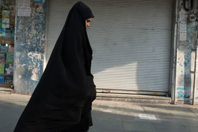 В Иране преследуют певицу выступившую на онлайн концерте без хиджаба Видео набрало 2 миллиона