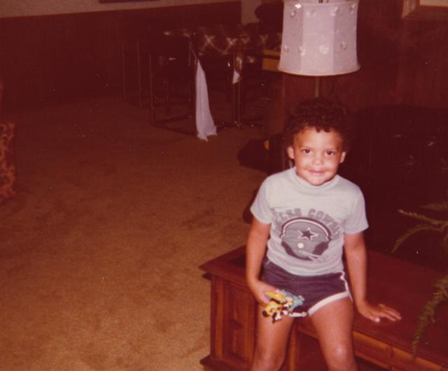 Shane McCrae : l'histoire du garçon noir élevé par des racistes blancs ...