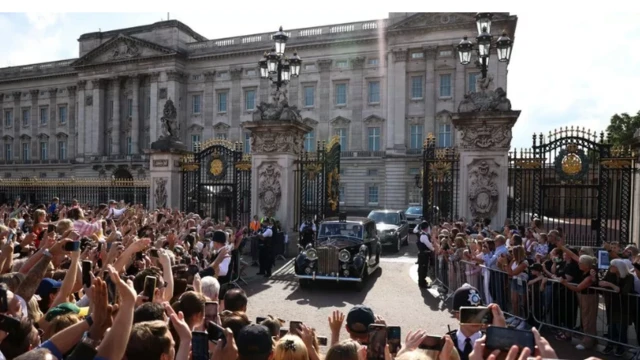 Kama masu zanga-zanga a raka gawar Sarauniya ya sanya damuwa kan ...