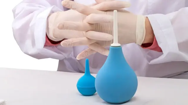 ¿Qué son las duchas vaginales, cuáles son sus riesgos y por qué muchas ...